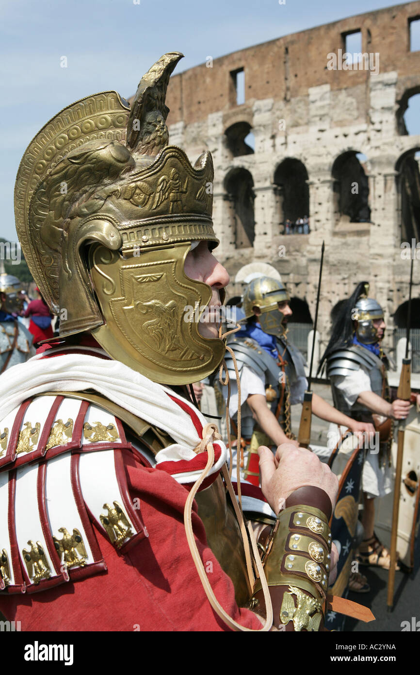 Roman soldiers on parade hi-res stock photography and images - Alamy