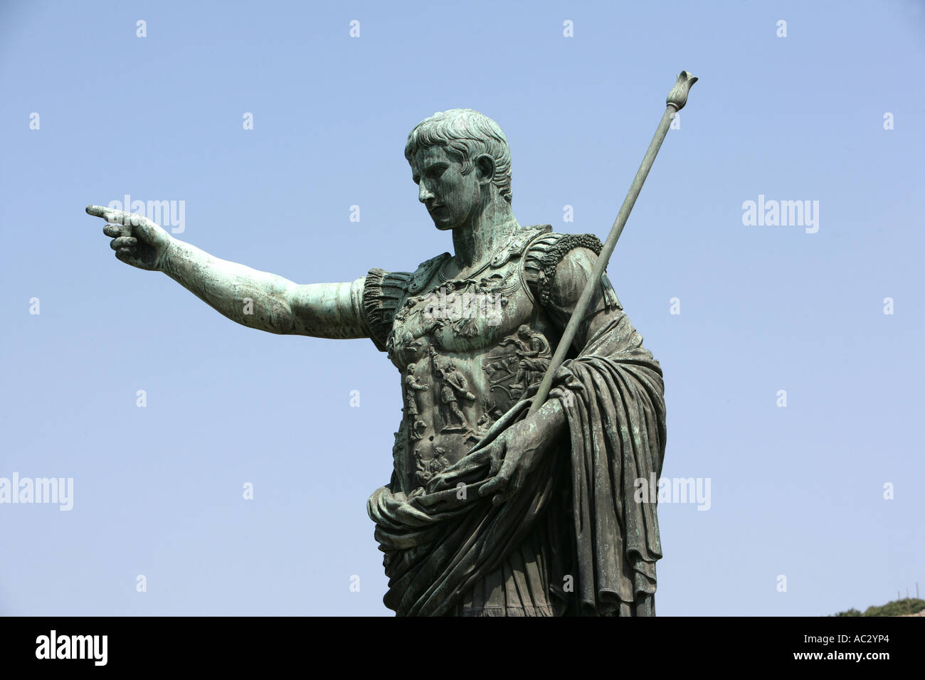 Roman statue hi-res stock photography and images - Alamy