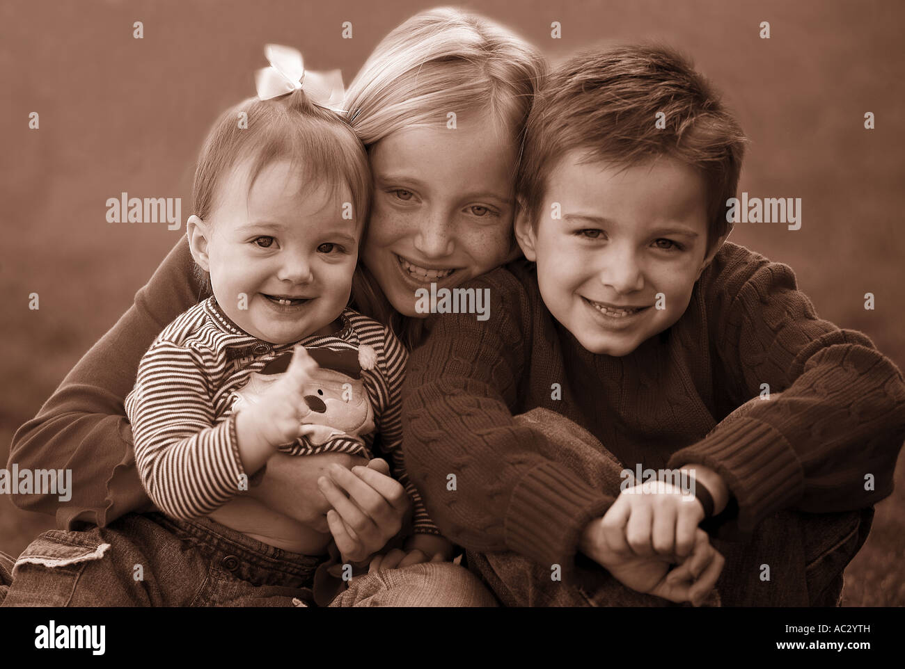 Kids siblings hi-res stock photography and images - Alamy