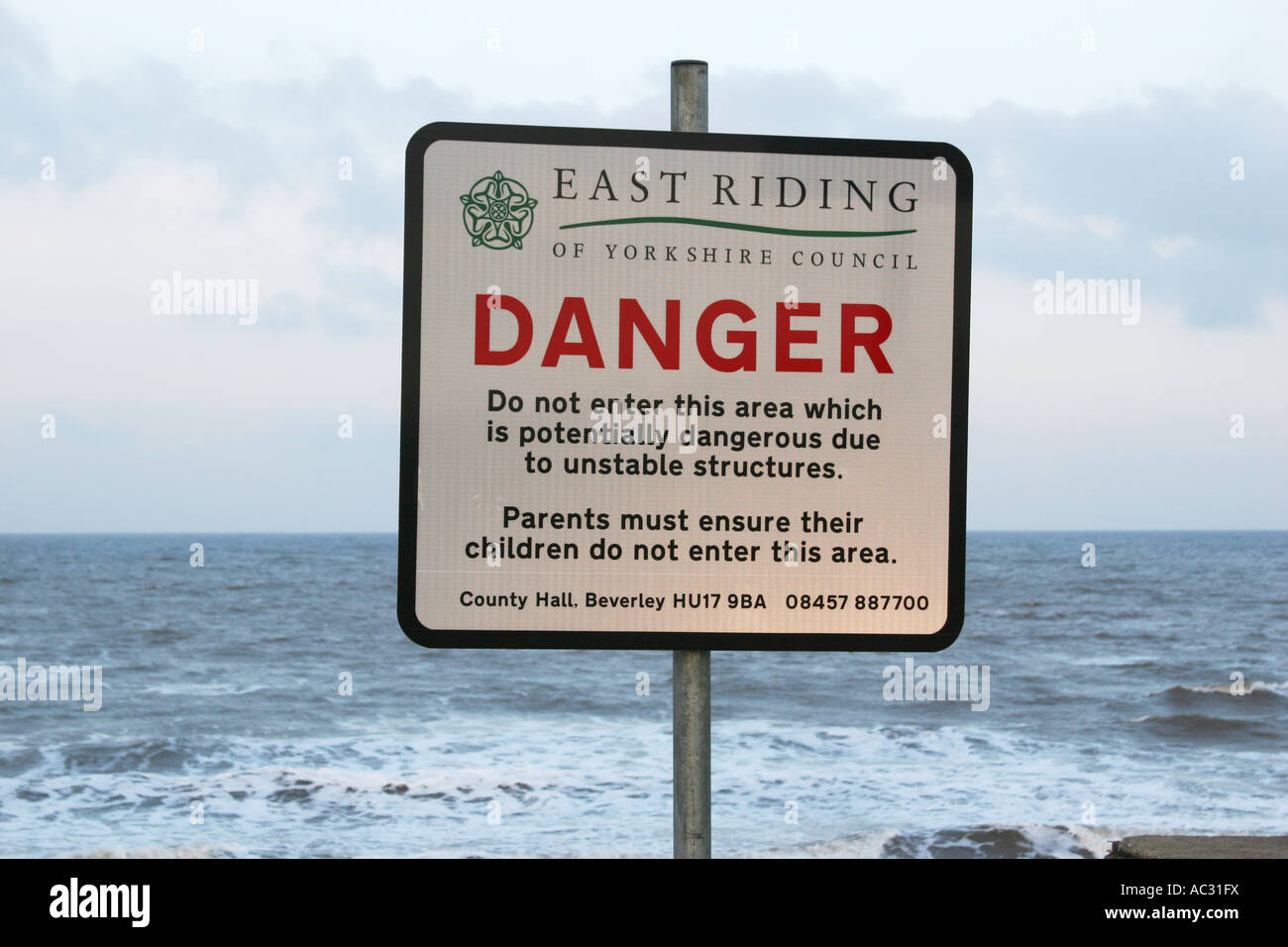Cliff top danger warning sign Stock Photo - Alamy