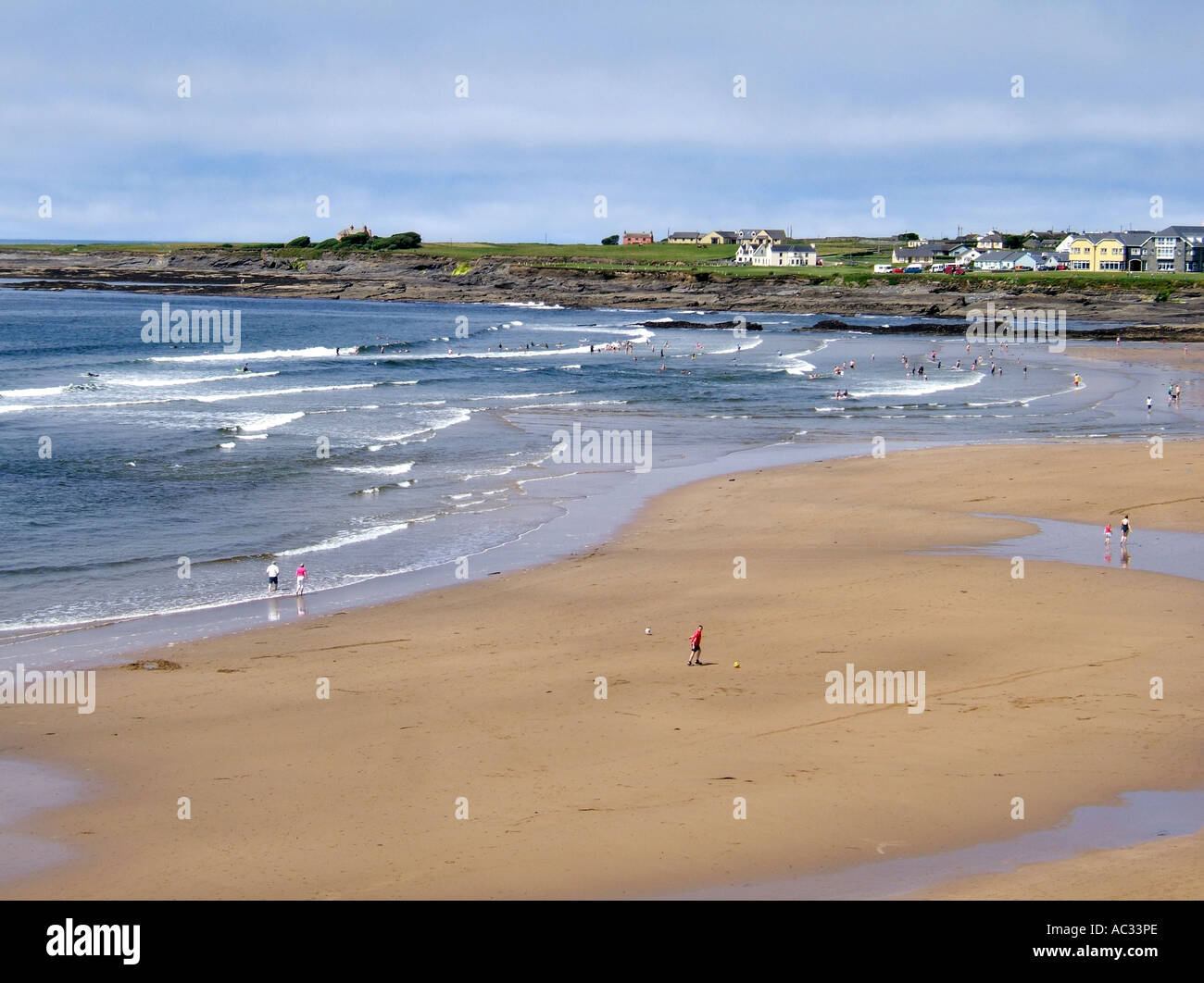 Lahinch beach bay hi-res stock photography and images - Alamy
