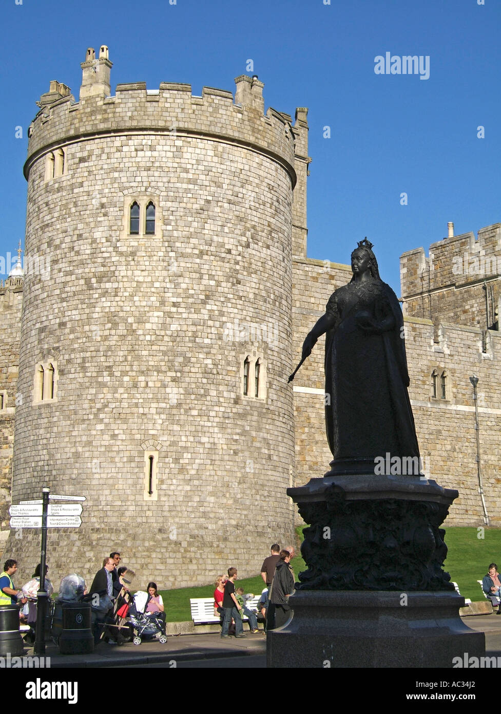 Statue windsor hi-res stock photography and images - Alamy