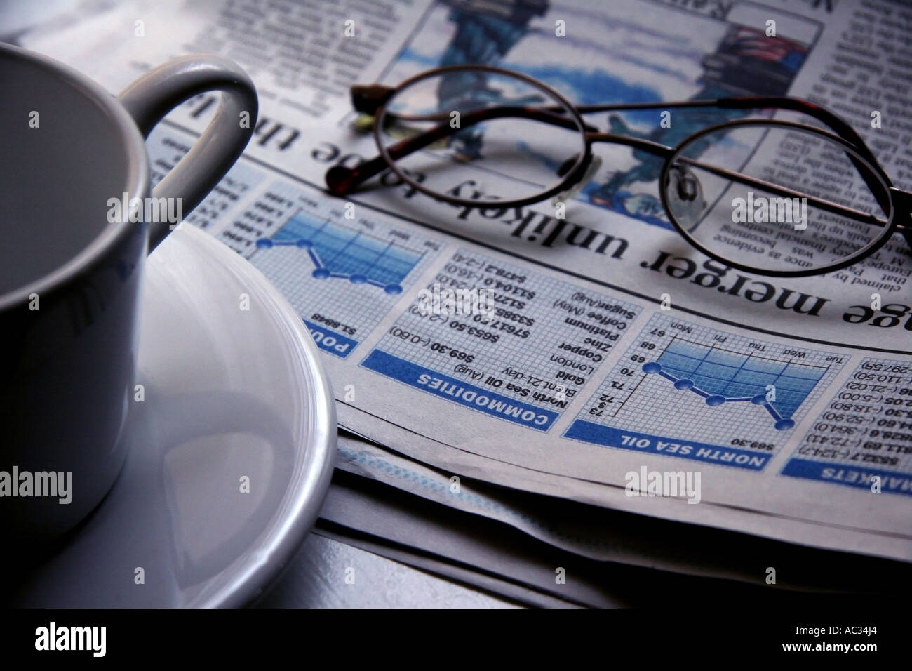 Newspaper graphs hi-res stock photography and images - Alamy