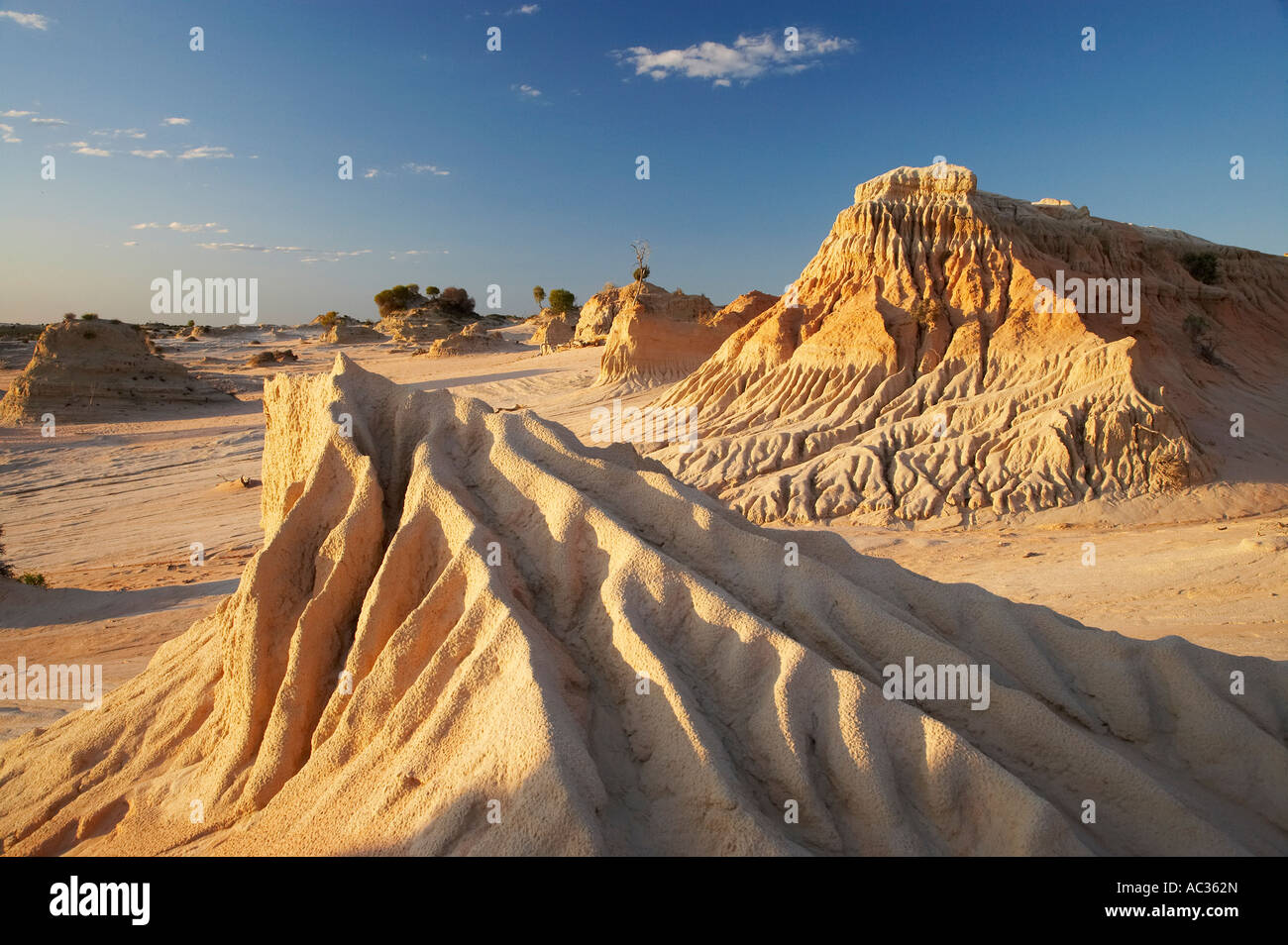Walls of China Formations Mungo National Park Outback New South Wales ...