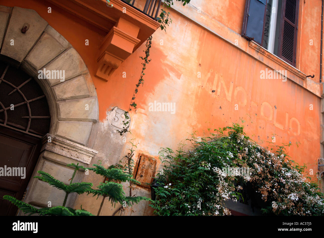 Piazza lucina roma hi-res stock photography and images - Alamy