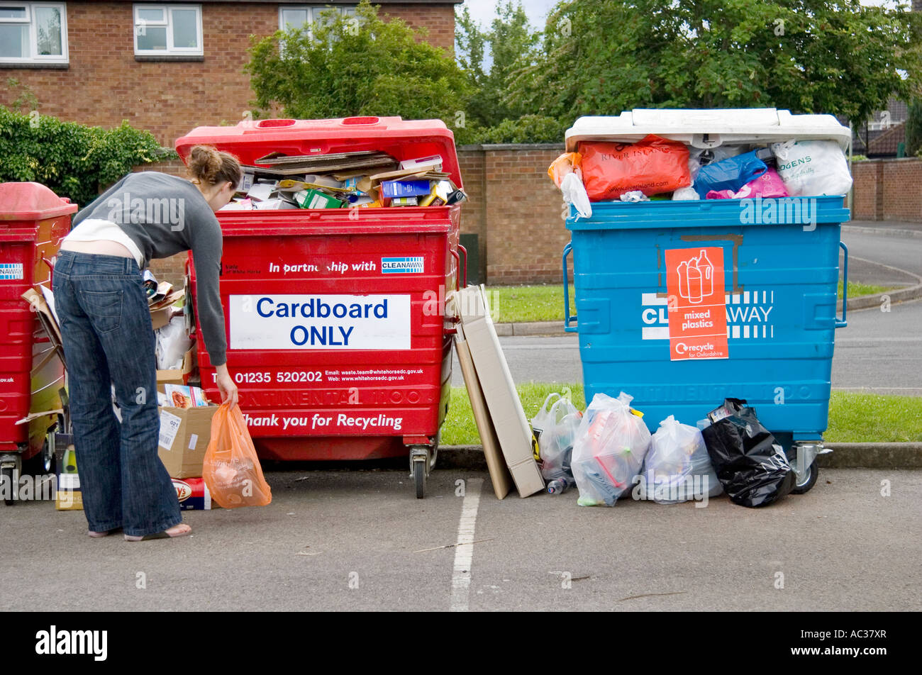 Litter uk street woman hi-res stock photography and images - Alamy