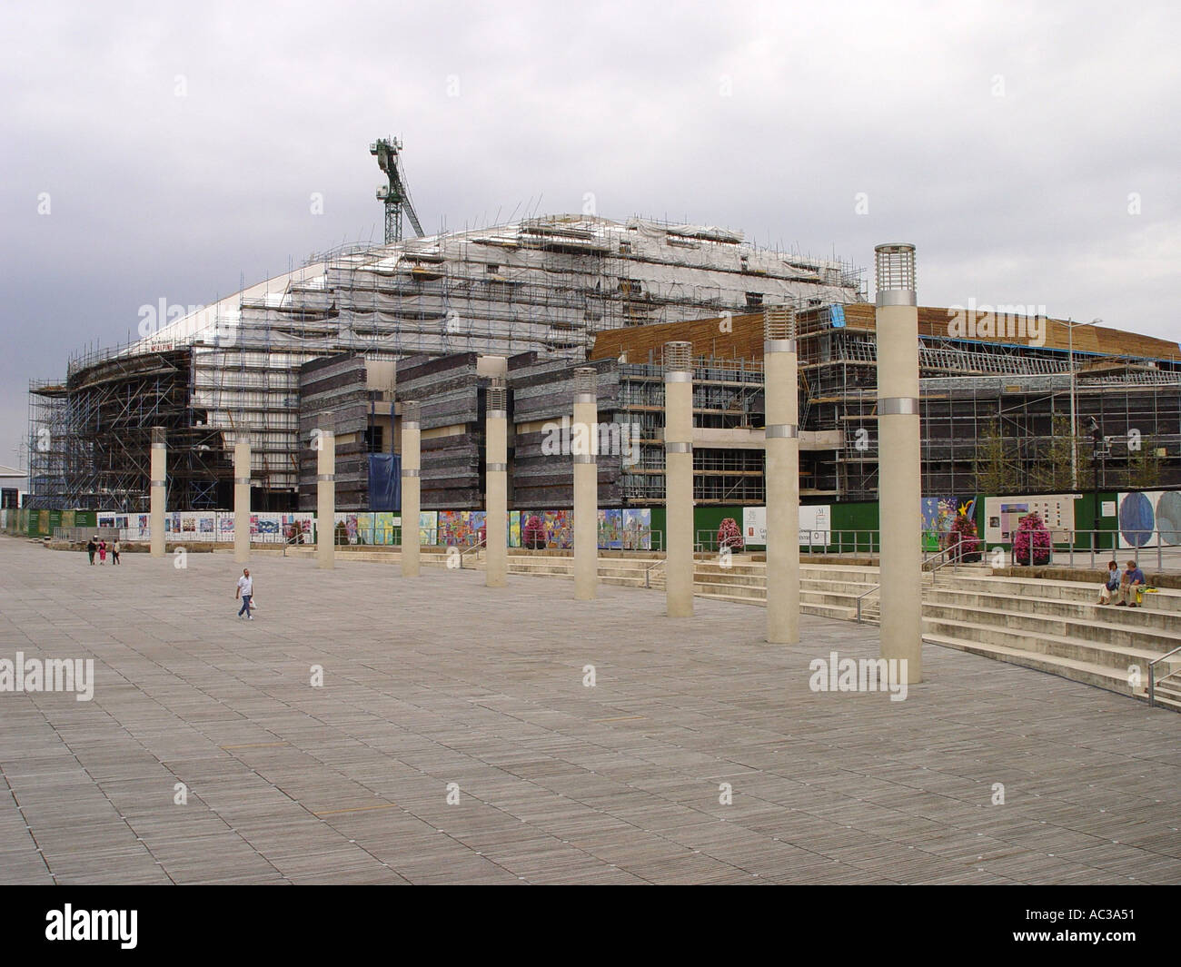 Millenium centre cardiff scaffolding hi-res stock photography and ...