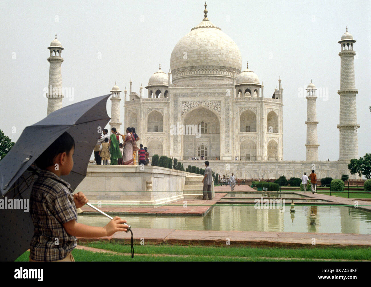 Kashmir people taj mahal hi-res stock photography and images - Alamy