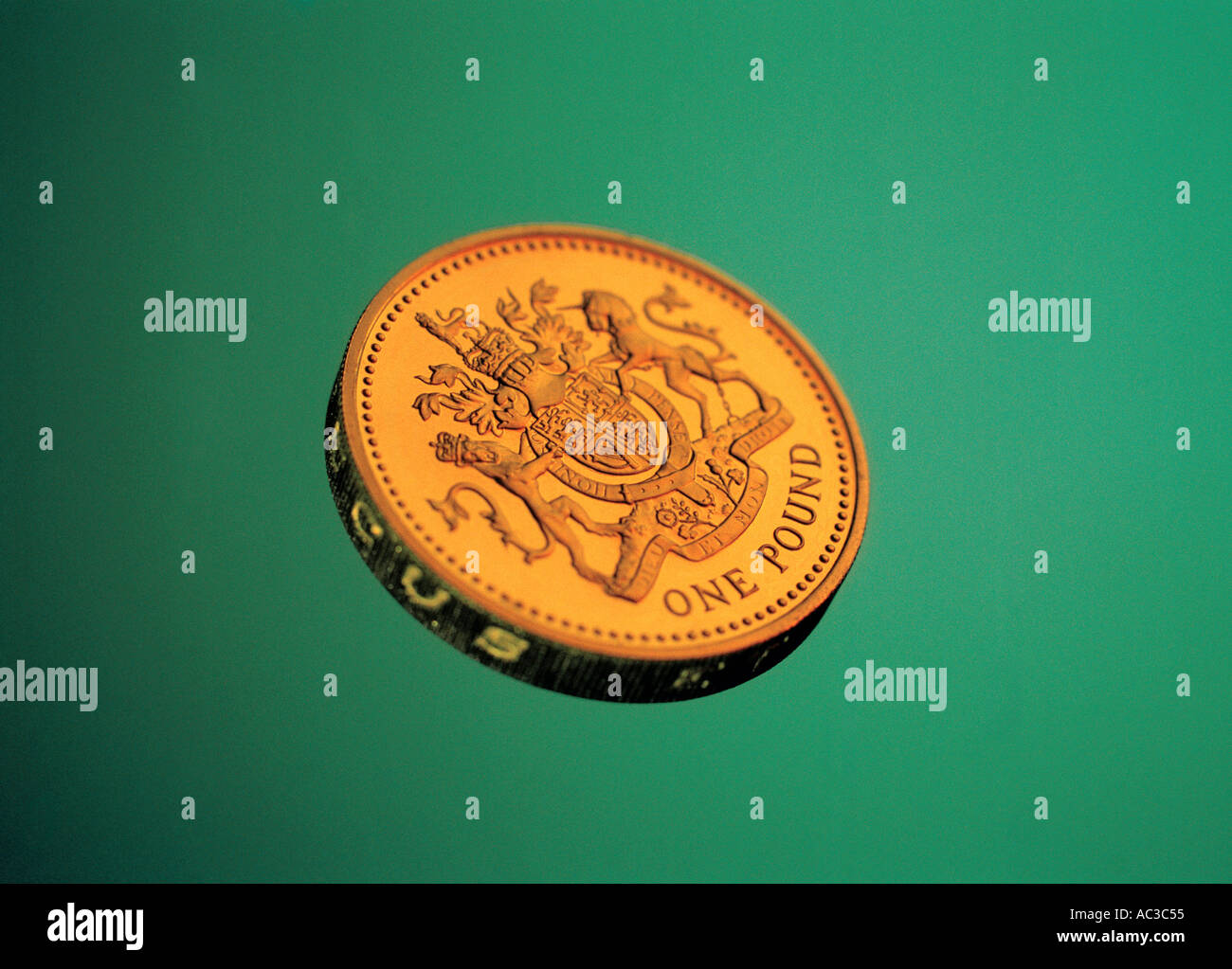 UK Pound coin Stock Photo - Alamy