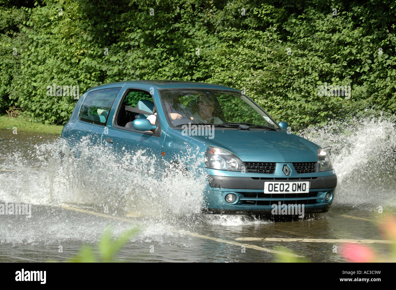 Car water splash hi-res stock photography and images - Alamy