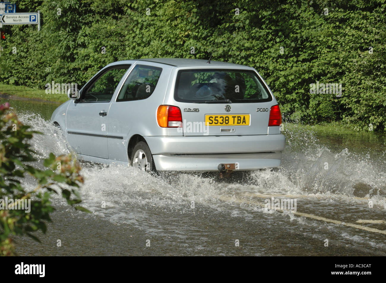 Car flood water hi-res stock photography and images - Alamy