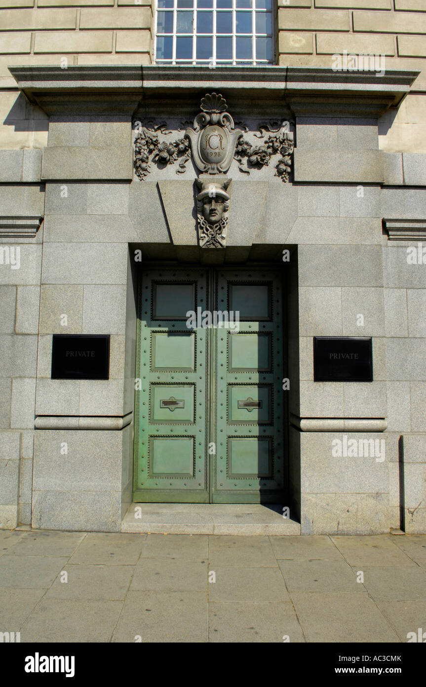 Mi5 headquarters building hi-res stock photography and images - Alamy