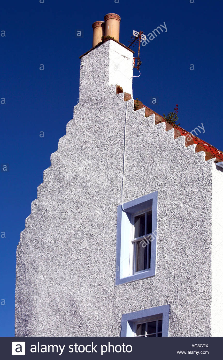 Whitewashed cottage gable end Stock Photo - Alamy