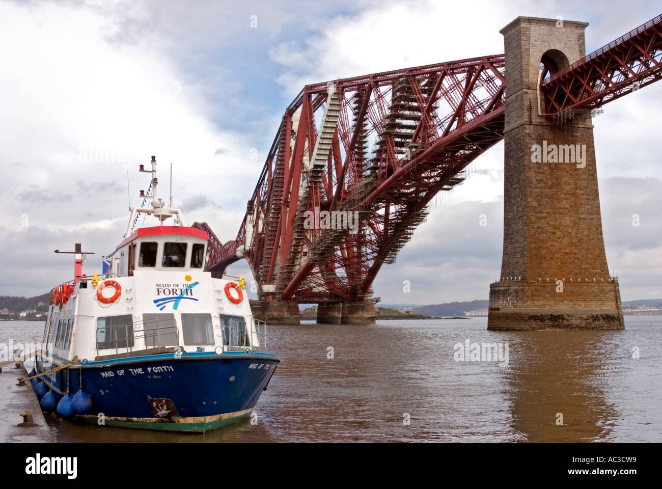 Bridge lattice rail hi-res stock photography and images - Alamy