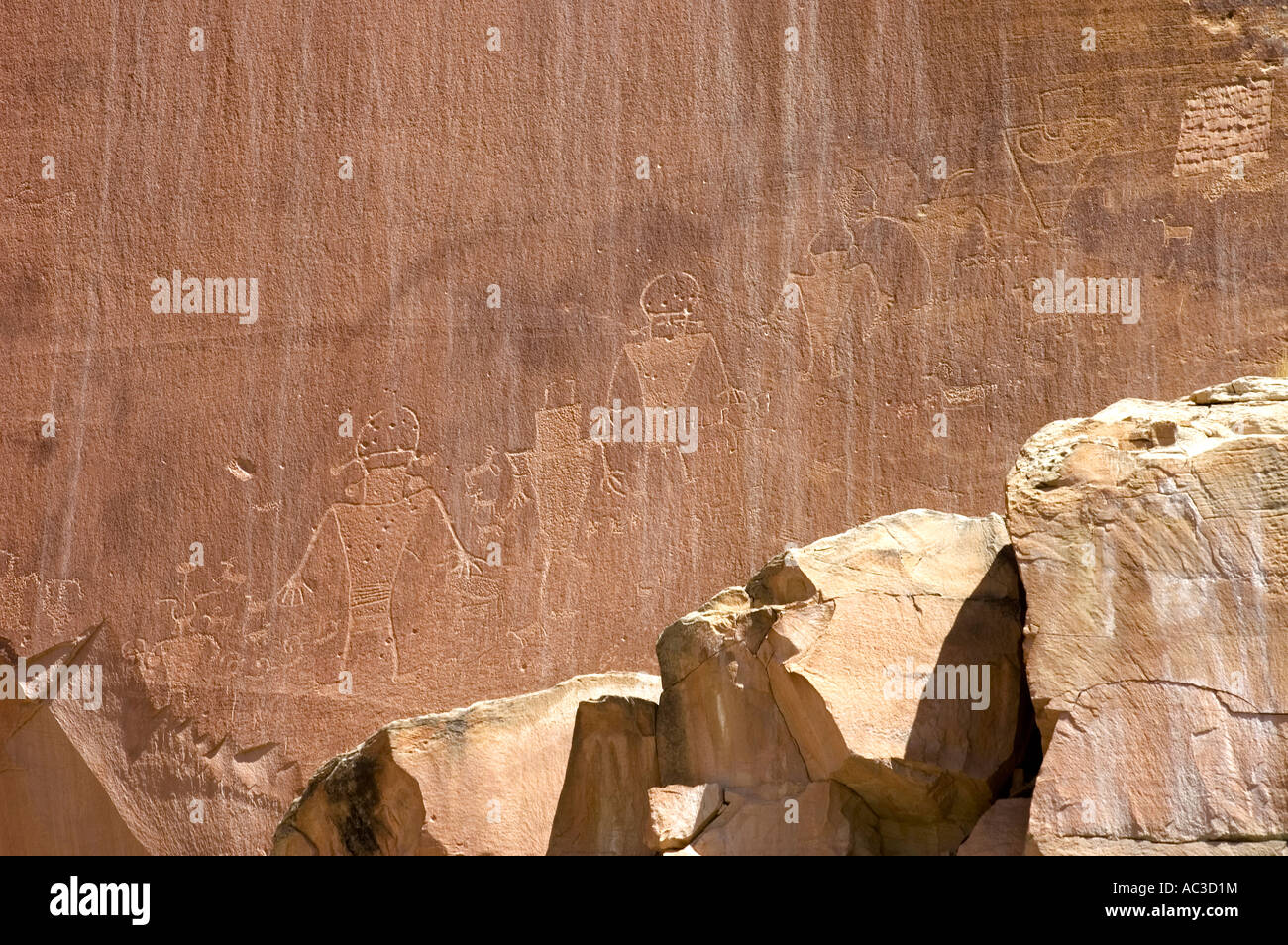 Petroglyph or rock carvings of Native Americans Stock Photo - Alamy
