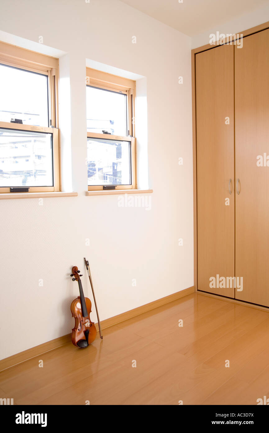 Violin interior hi-res stock photography and images - Alamy