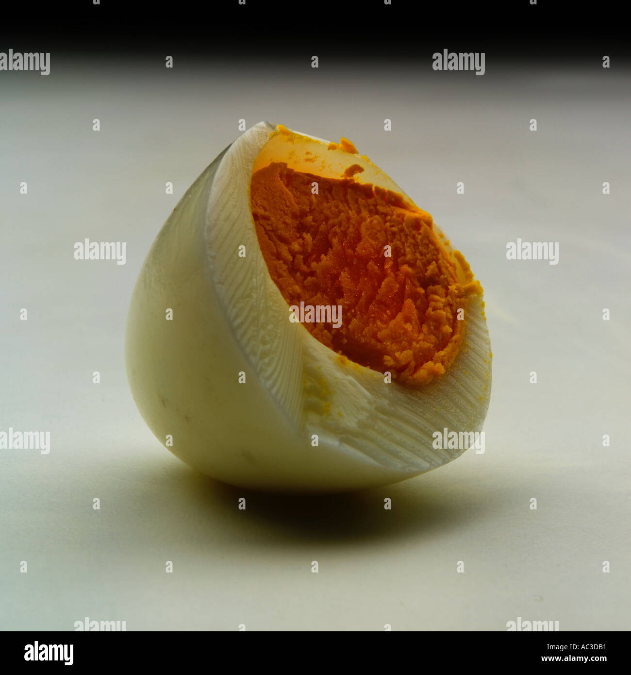 1 hard boiled egg hi-res stock photography and images - Alamy