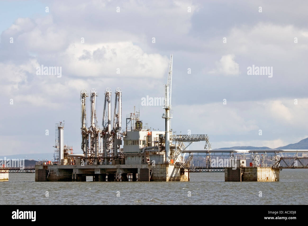 Hound point oil delivery platform Firth of Forth Scotland Stock Photo ...