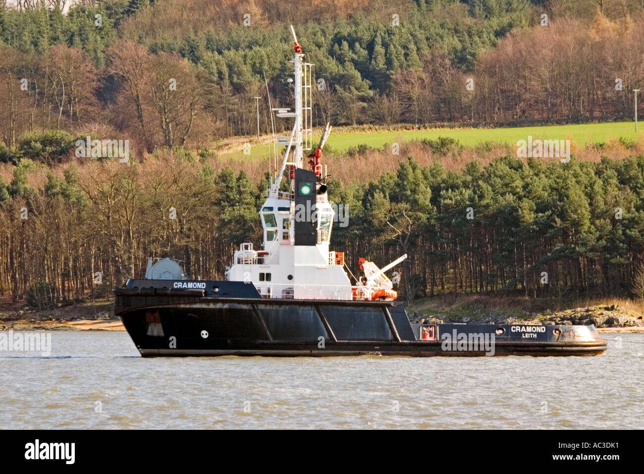 Cramond firefighting tug boat at Hound Point Oil Delivery Terminal ...