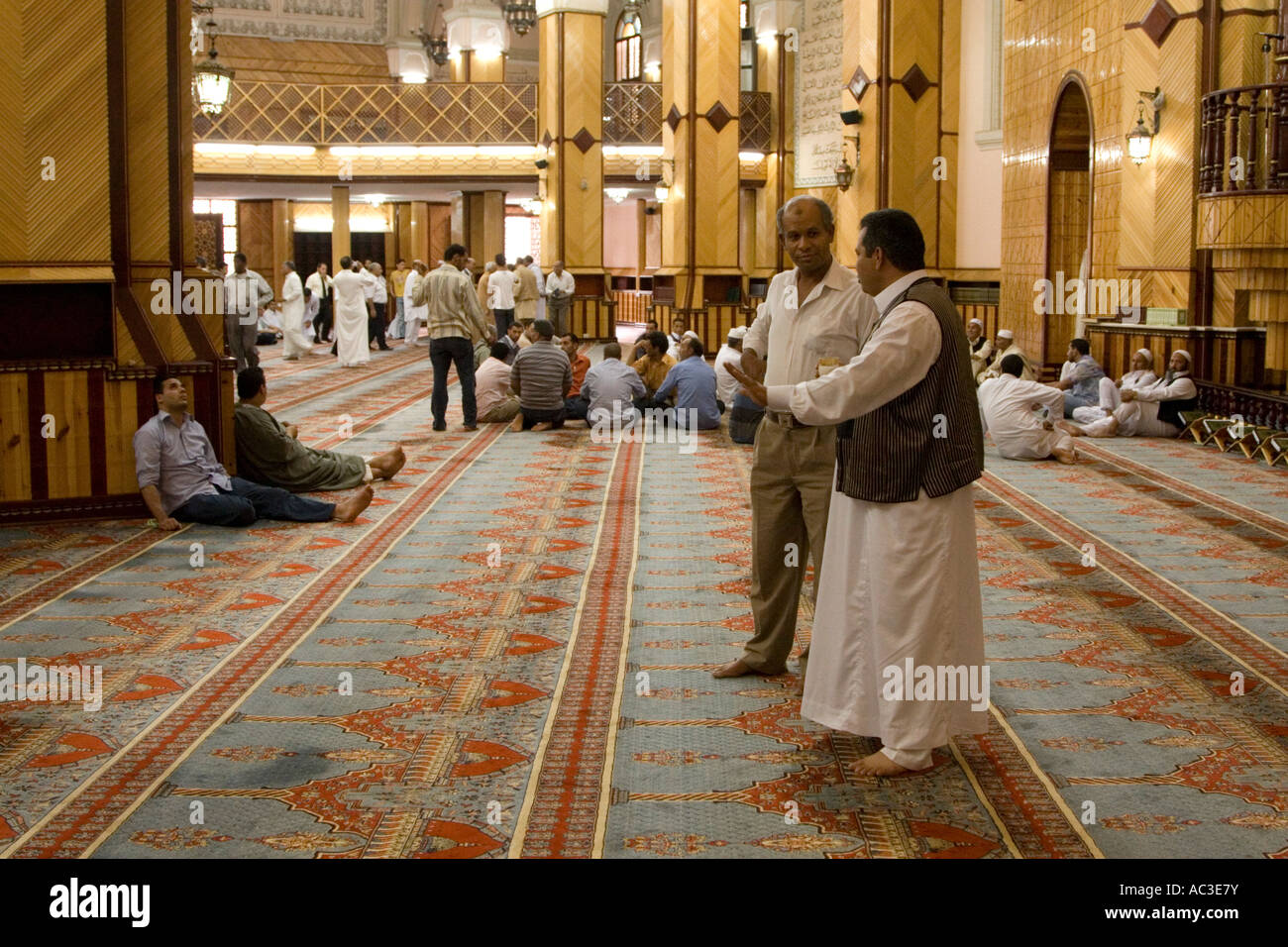 Al jazair square mosque hi-res stock photography and images - Alamy