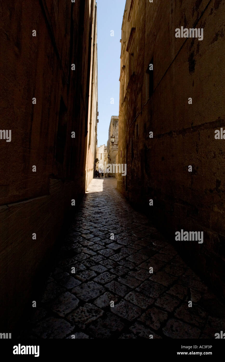 Narrow street in Ótranto, Puglia, Italy Stock Photo - Alamy