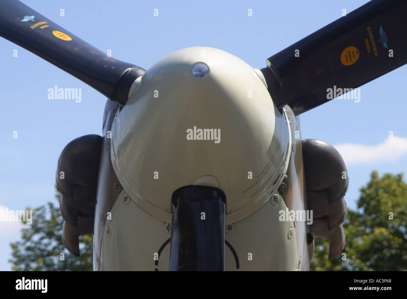 Spitfire propeller nose cone hi-res stock photography and images - Alamy