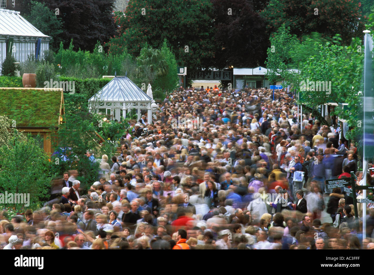 England, Chelsea Flower Show, Crowd scene Stock Photo - Alamy