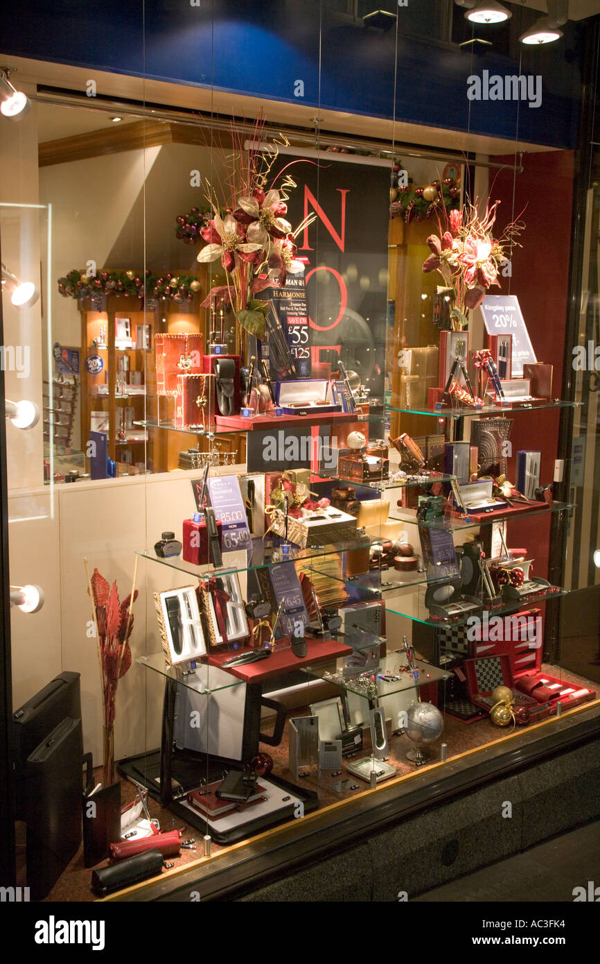 Pen shop hi-res stock photography and images - Alamy