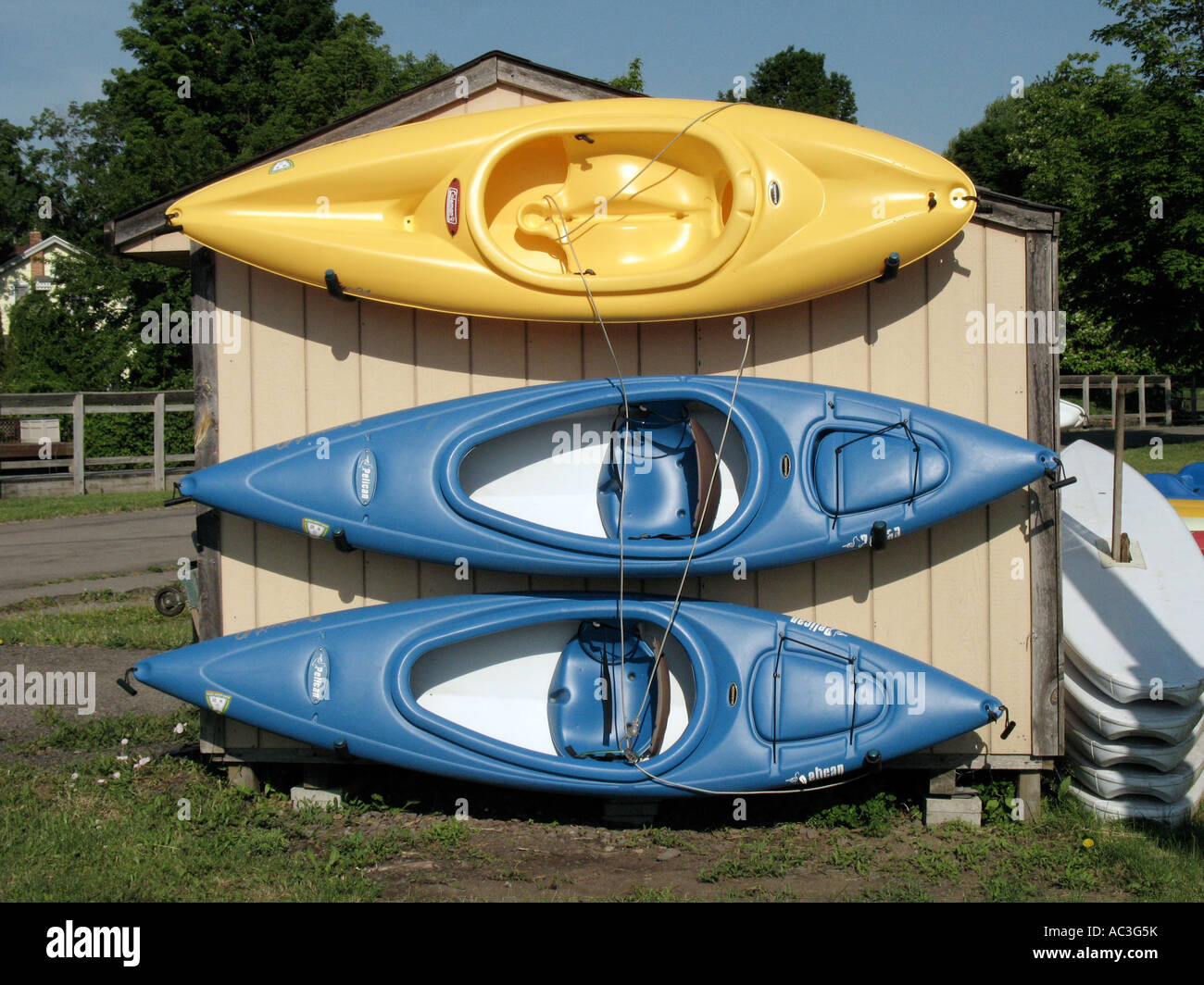 Kayak rental booth hi-res stock photography and images - Alamy
