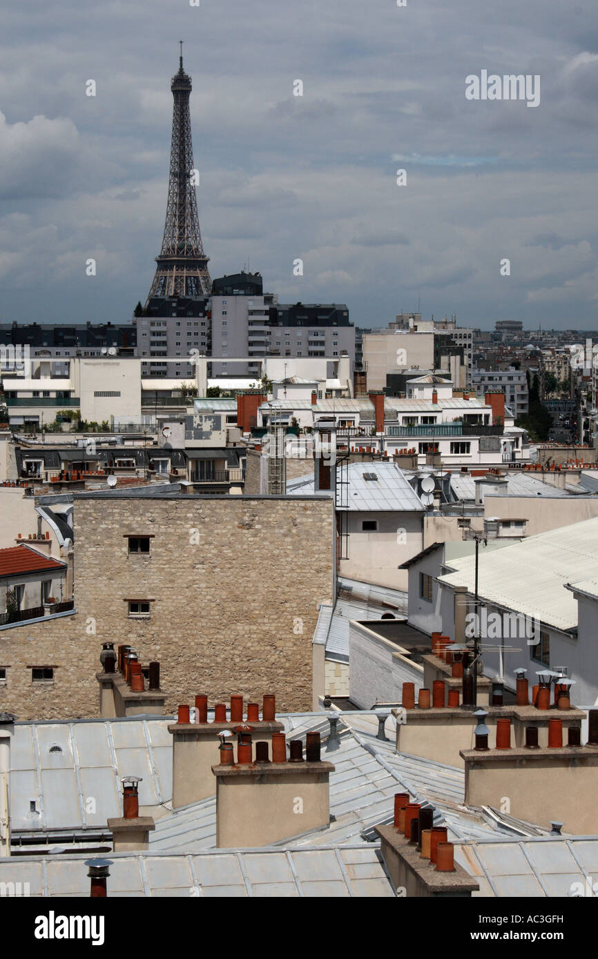 Portrait iconic eiffel tower hi-res stock photography and images - Alamy