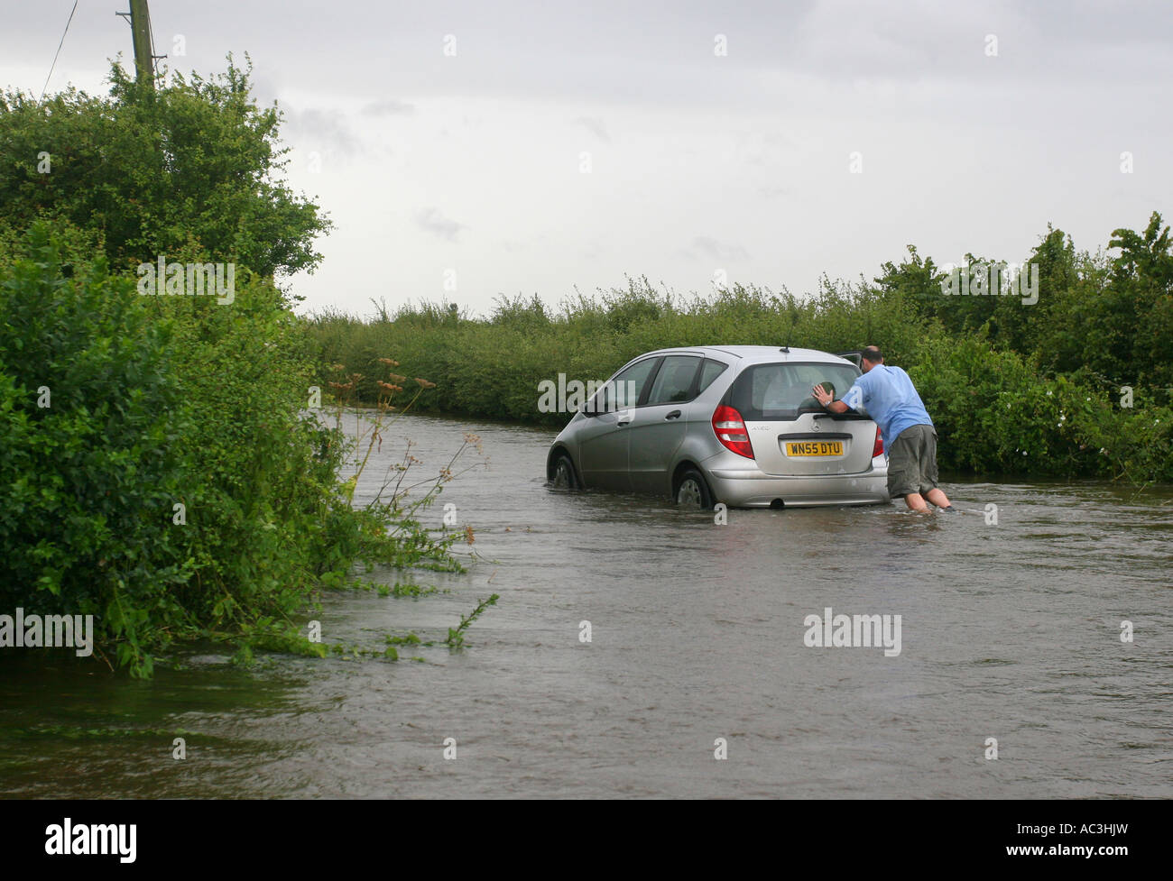 Broken down car in floods hi-res stock photography and images - Alamy
