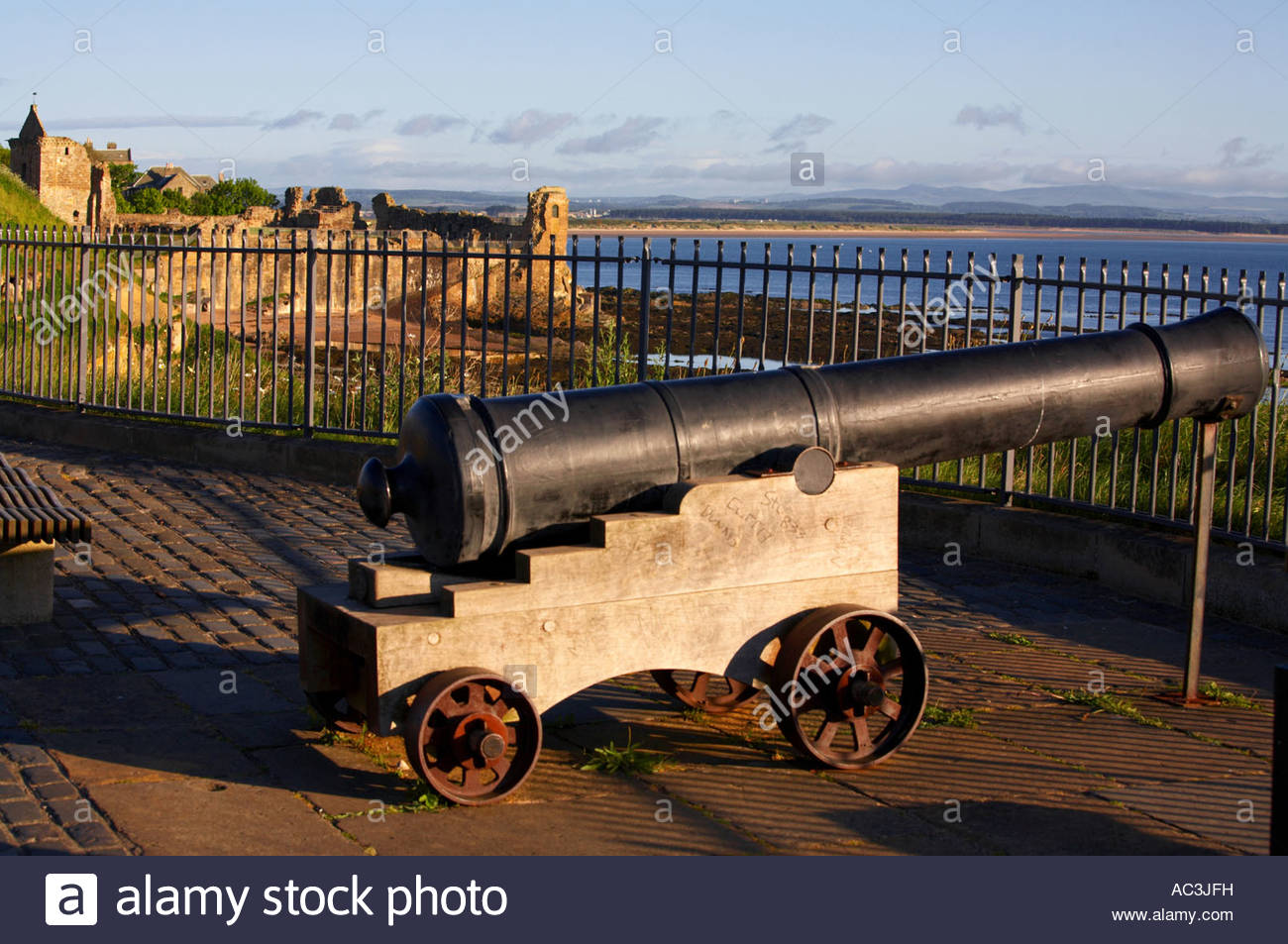 St Andrews castle and ornamental canon, SCOTLAND Stock Photo - Alamy