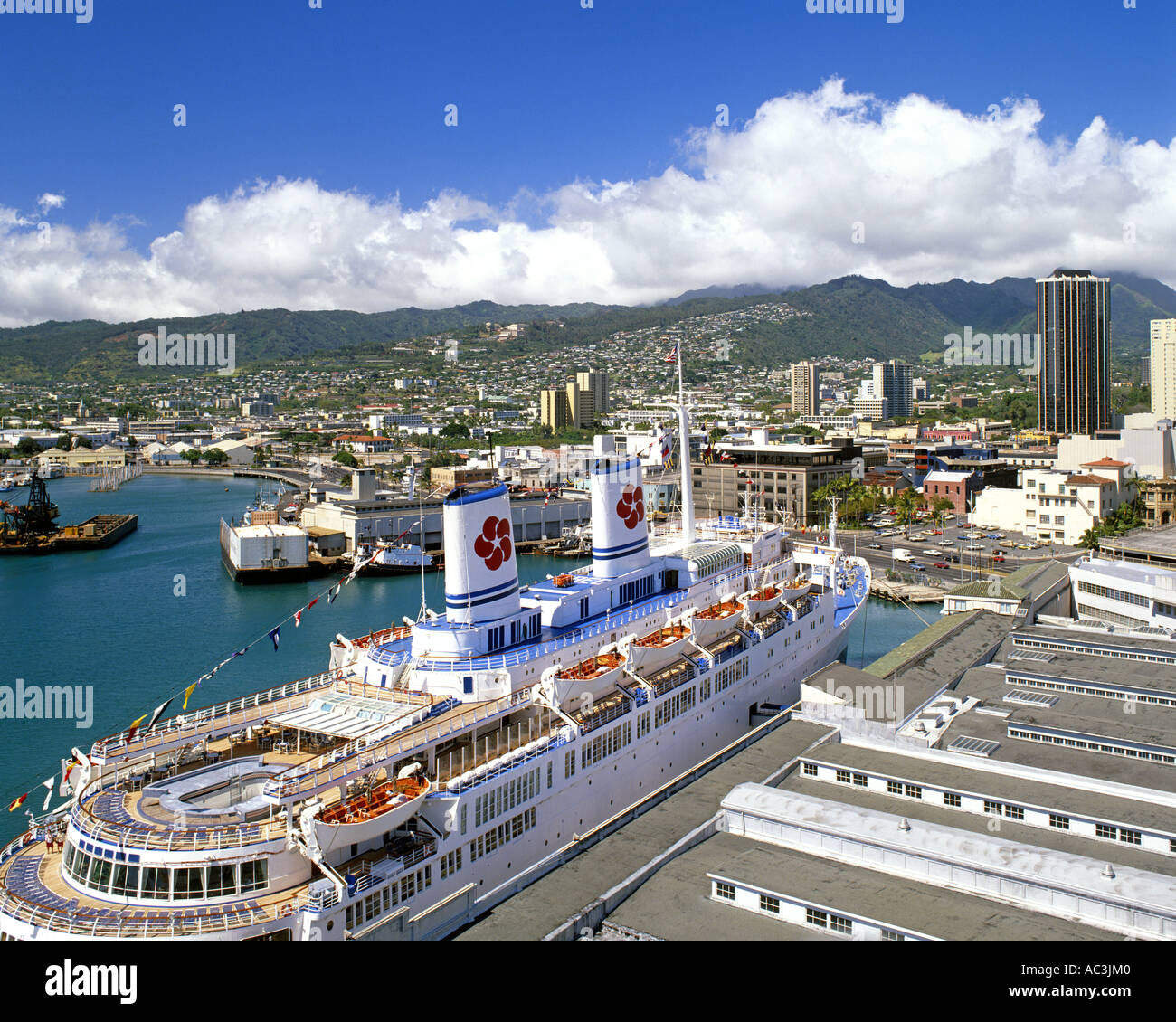 USA - HAWAII: Honolulu seen from Aloha Tower Stock Photo - Alamy