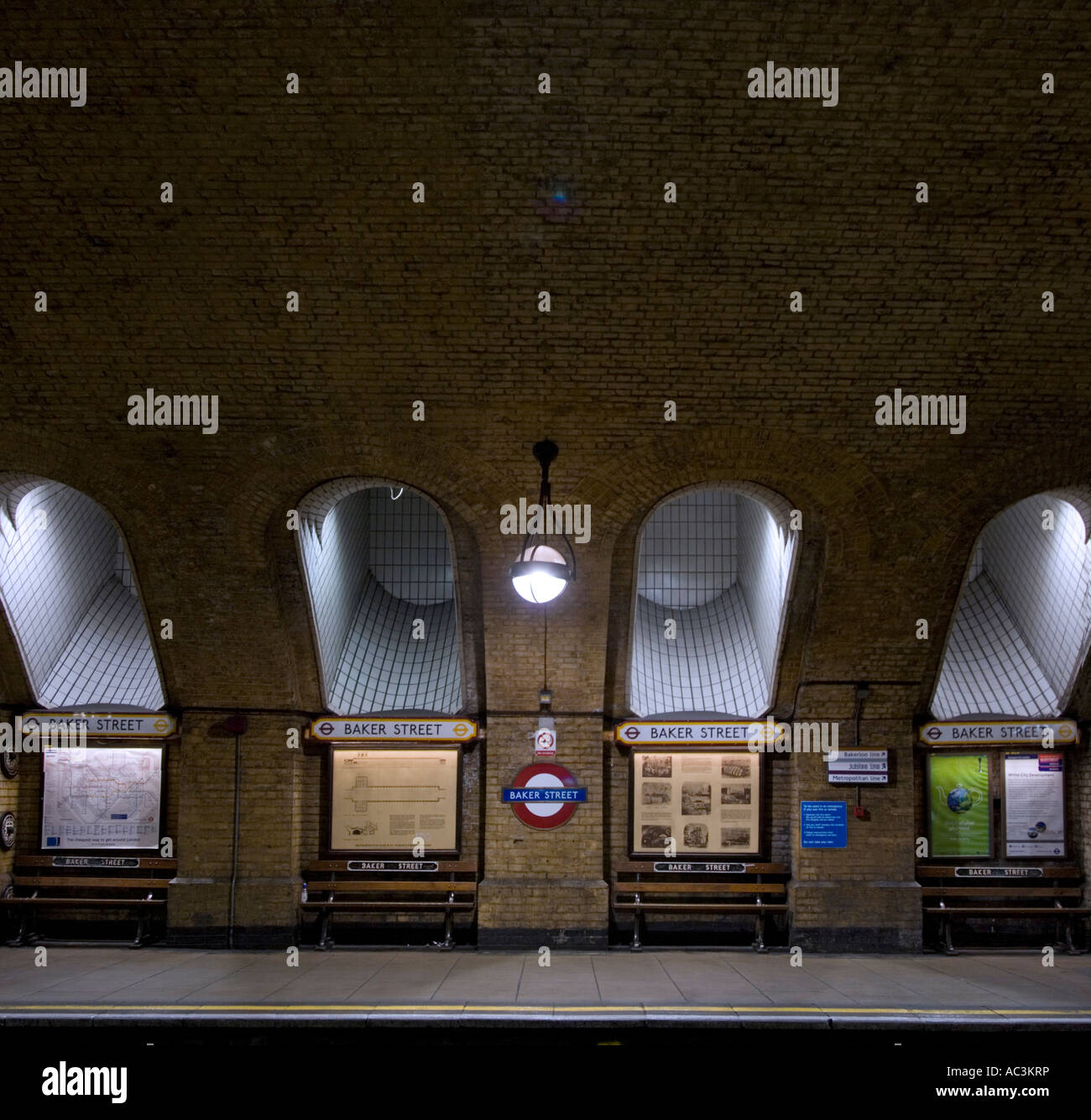 Zone 1 underground station hi-res stock photography and images - Alamy