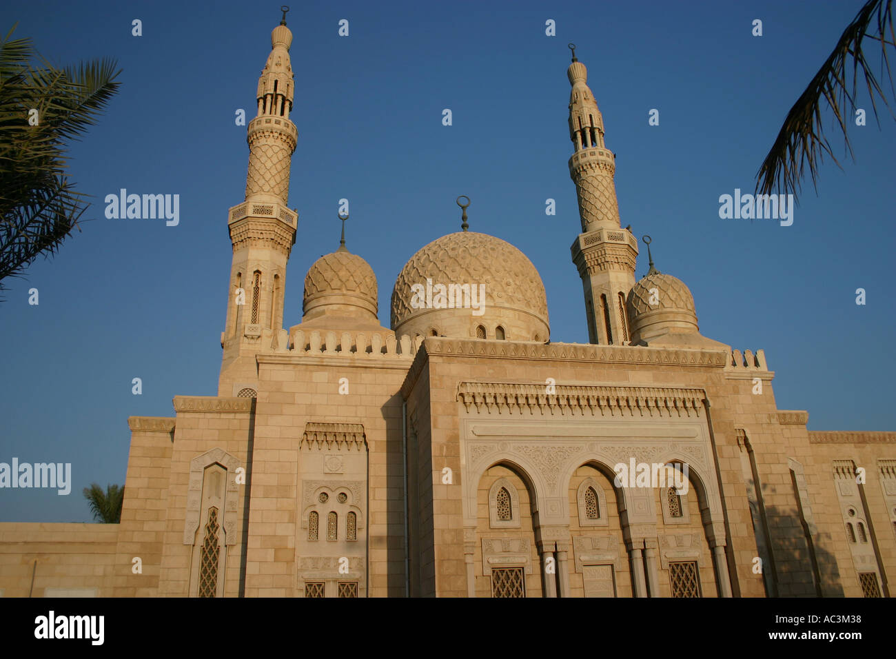 Jumeirah mosque tour hi-res stock photography and images - Alamy