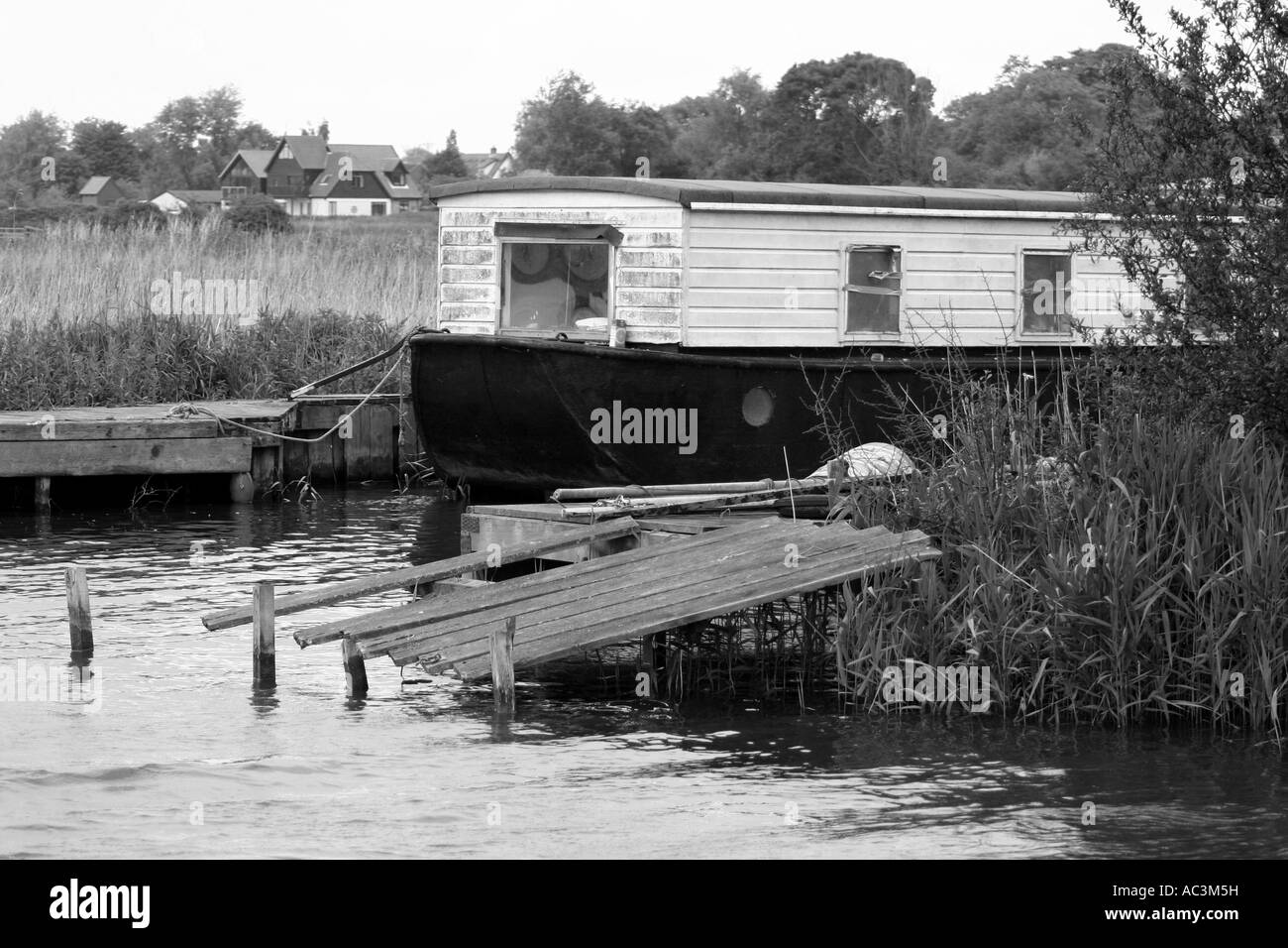 Moored House Boat. Norfolk Broads Stock Photo - Alamy