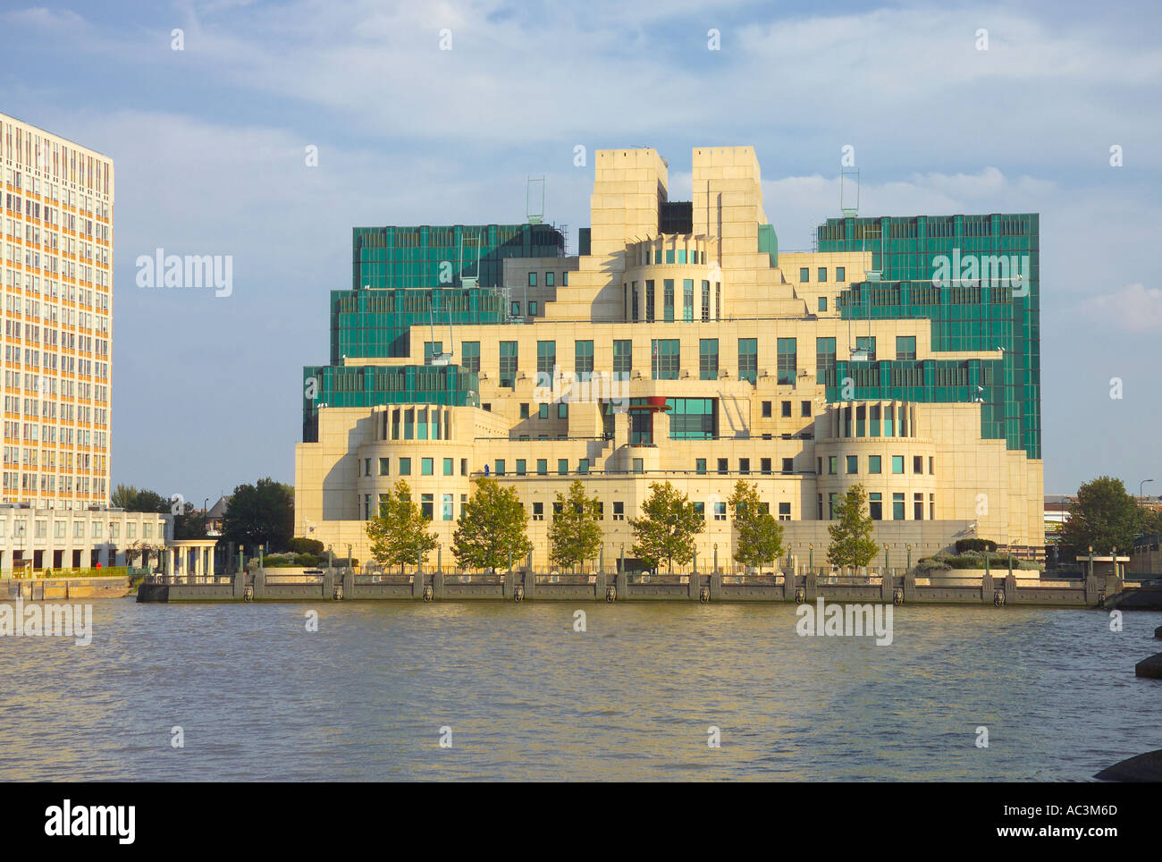 UK London Special Intelligence Service MI6 Building Stock Photo - Alamy