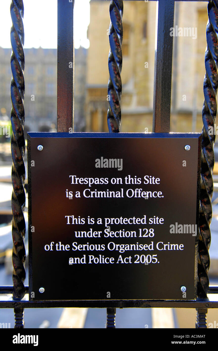 houses of parliament palace of westminster sign trespass Stock Photo ...