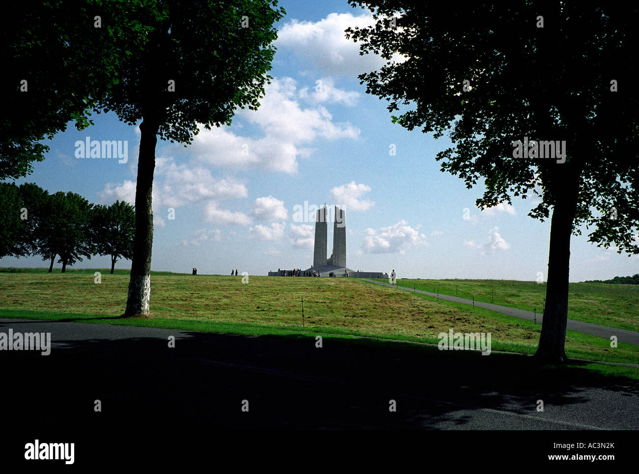FRANCE VIMY RIDGE CANADIAN NATIONAL MEMORIAL TO THE CANADIAN SOLDIERS ...