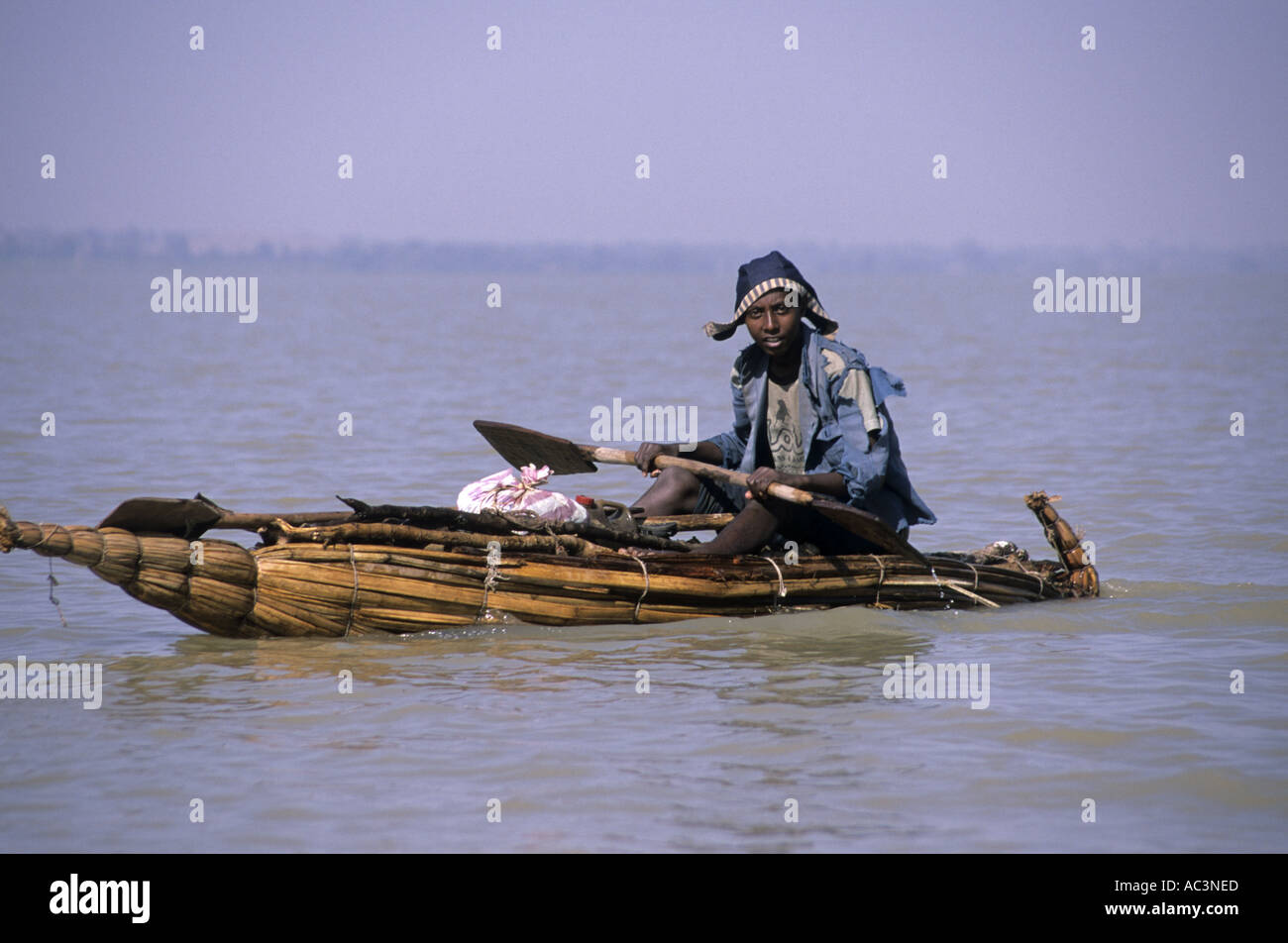 Papyrus boat on lake tana hi-res stock photography and images - Alamy