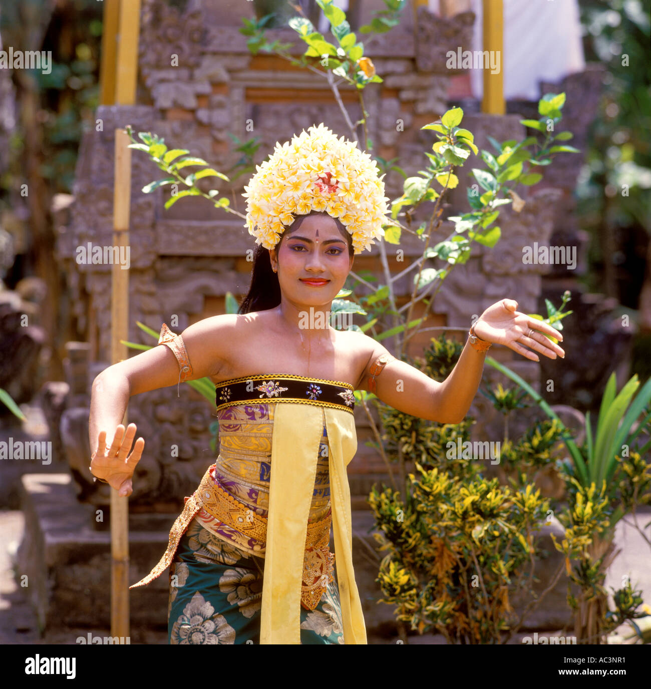 Legong classical dancer hi-res stock photography and images - Alamy