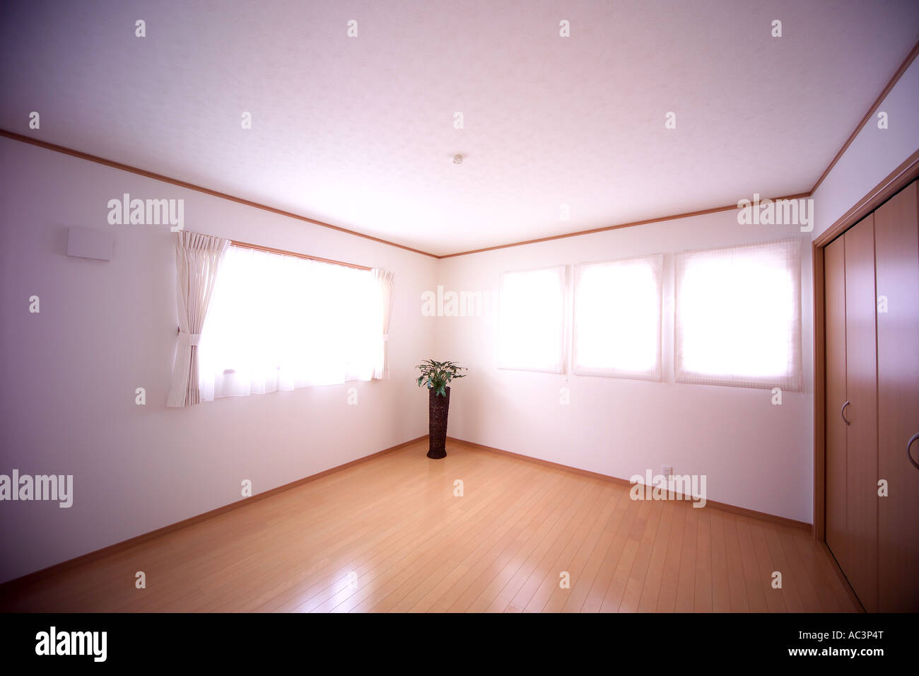 Empty living room Stock Photo - Alamy