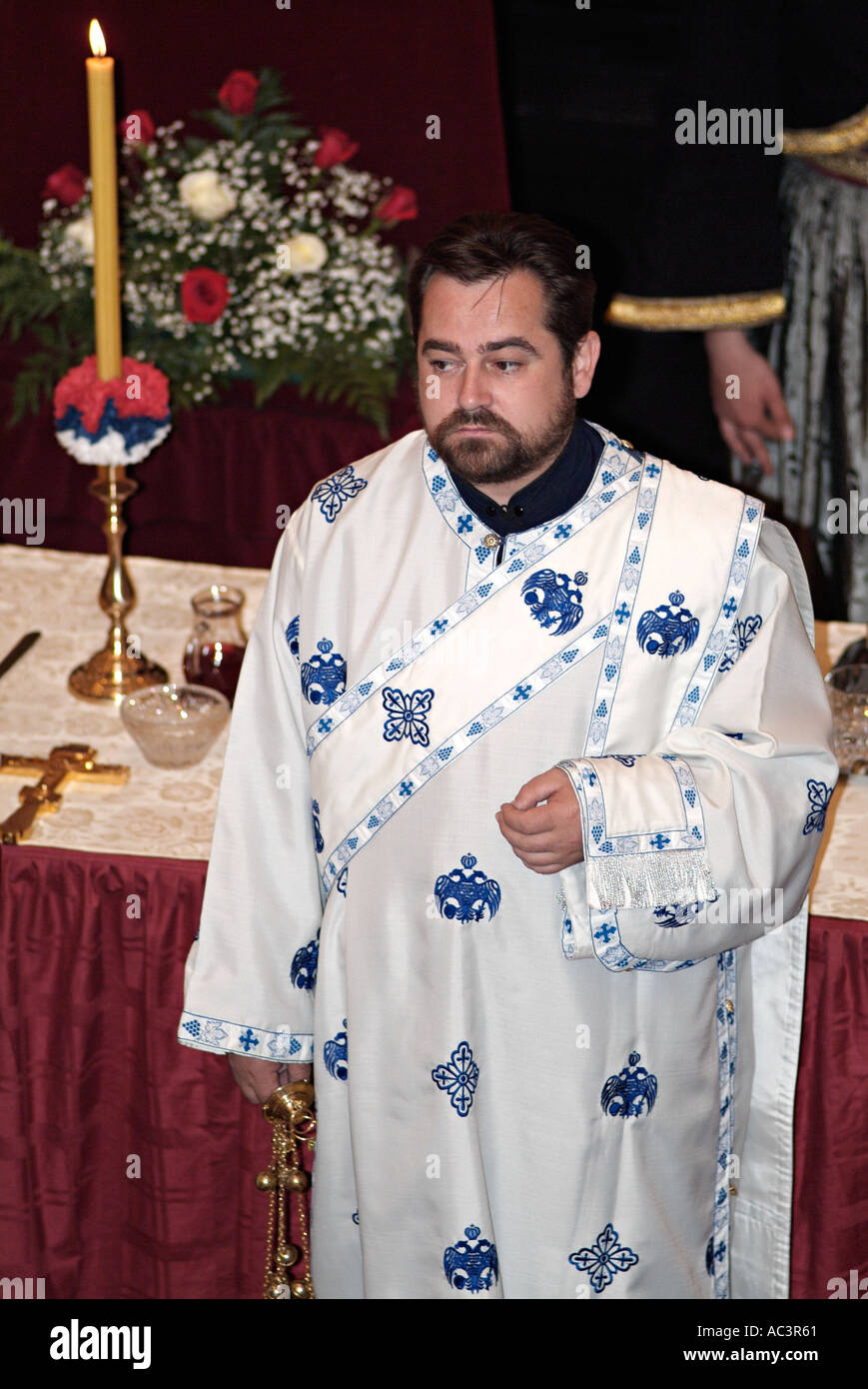 Clergy clergyman priest hi-res stock photography and images - Alamy