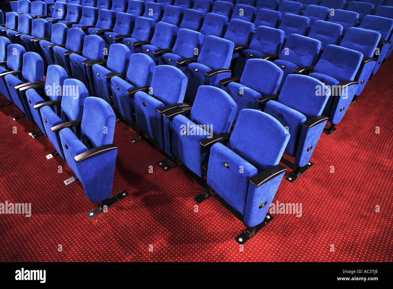 Empty lecture hall red seats hi-res stock photography and images - Alamy