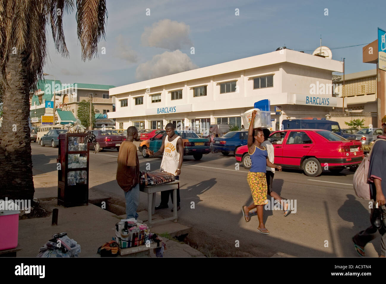 Accra africa ghana market street hi-res stock photography and images ...