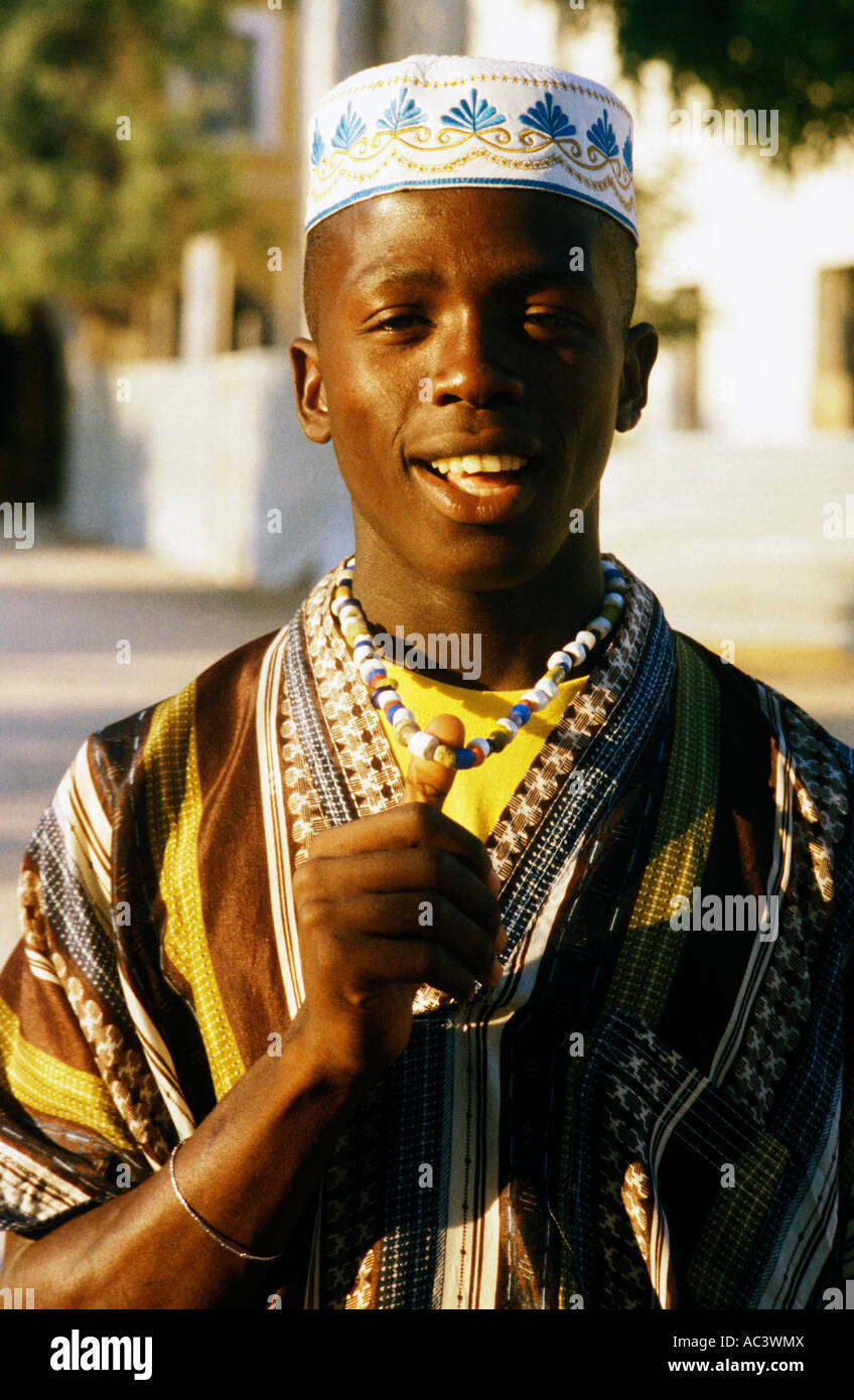 bead vendor, ilha de mozambique, mozambique Stock Photo - Alamy
