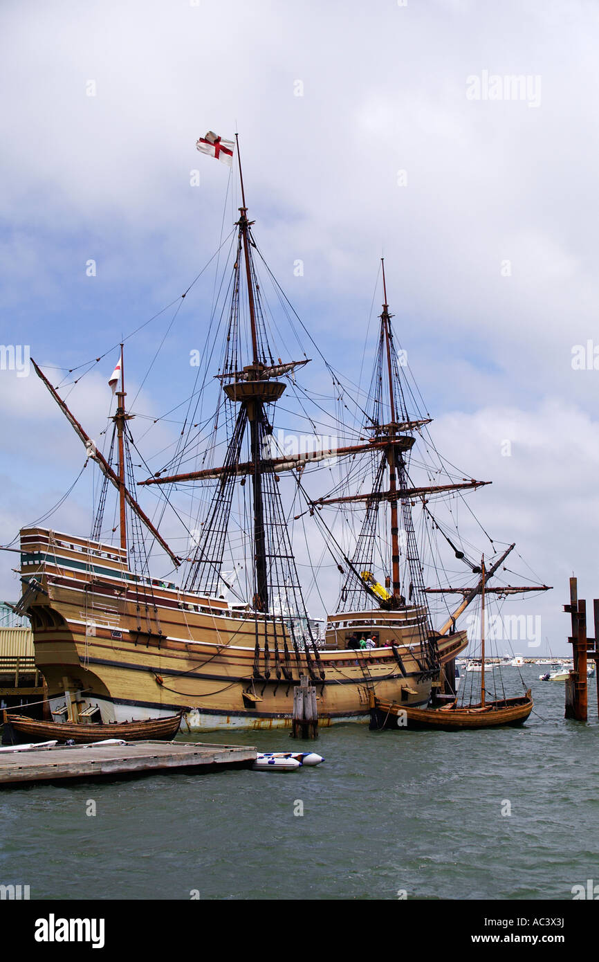 Replica of the Mayflower II in Plymouth Harbor Stock Photo - Alamy