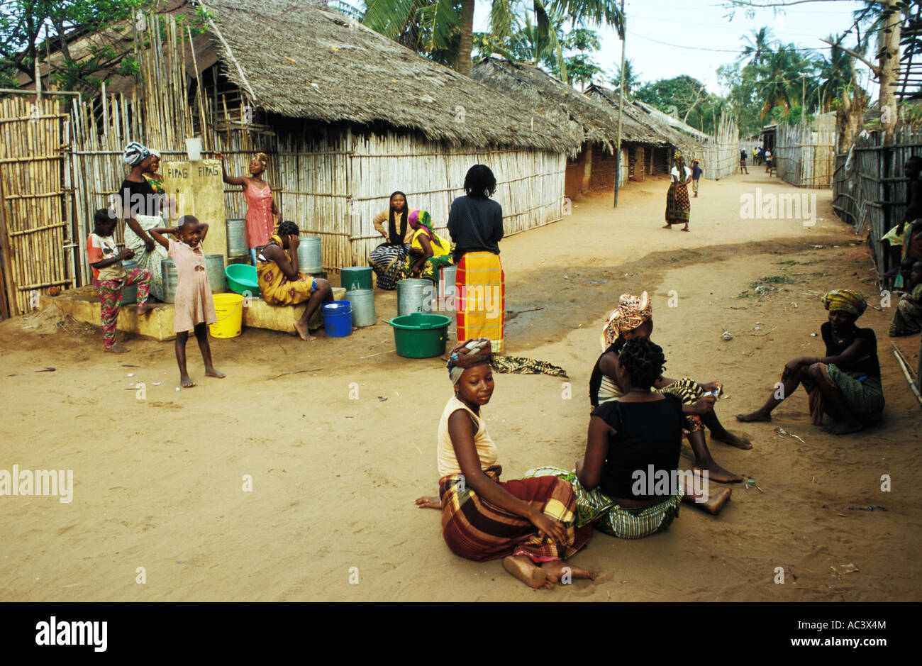 Natite village well scene hi-res stock photography and images - Alamy