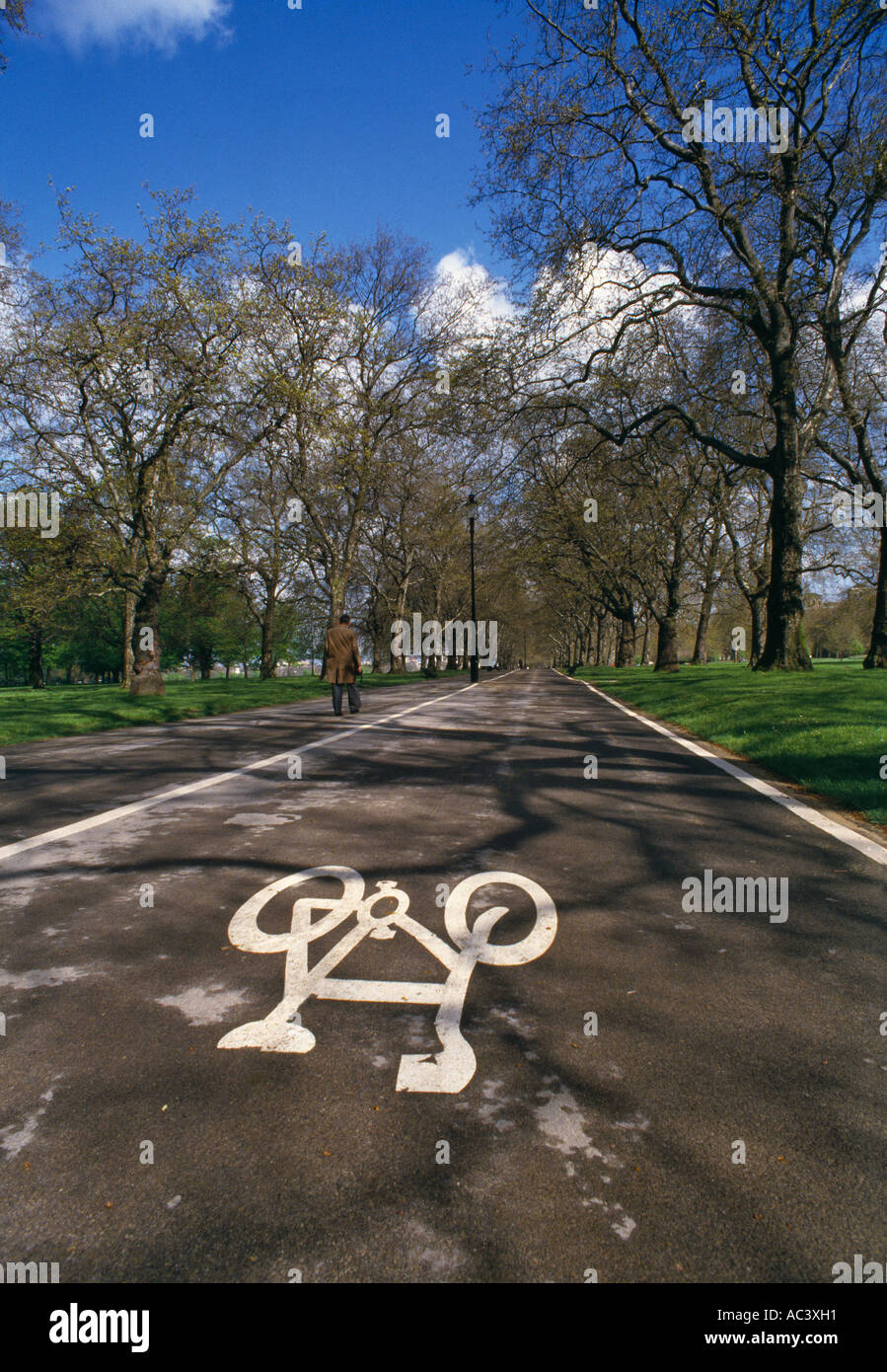 Sign in the park hi-res stock photography and images - Alamy