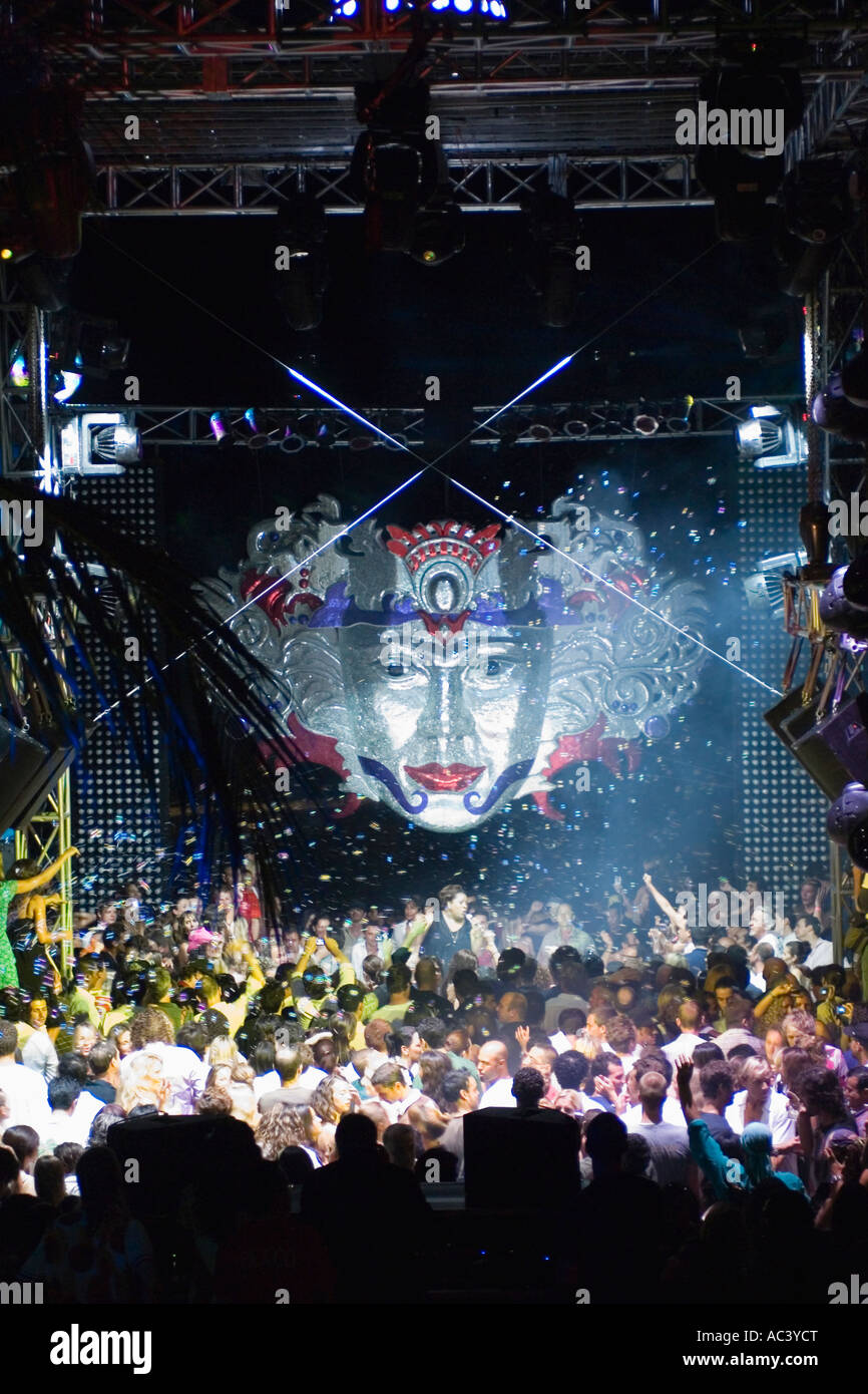 Concert crowd dancing people party hi-res stock photography and images ...